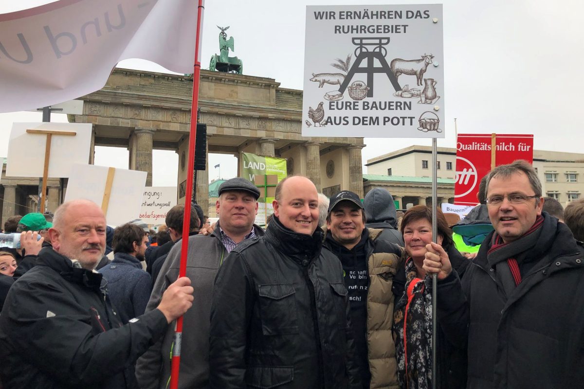 Bauern aus Essen protestieren in Berlin - Matthias Hauer MdB